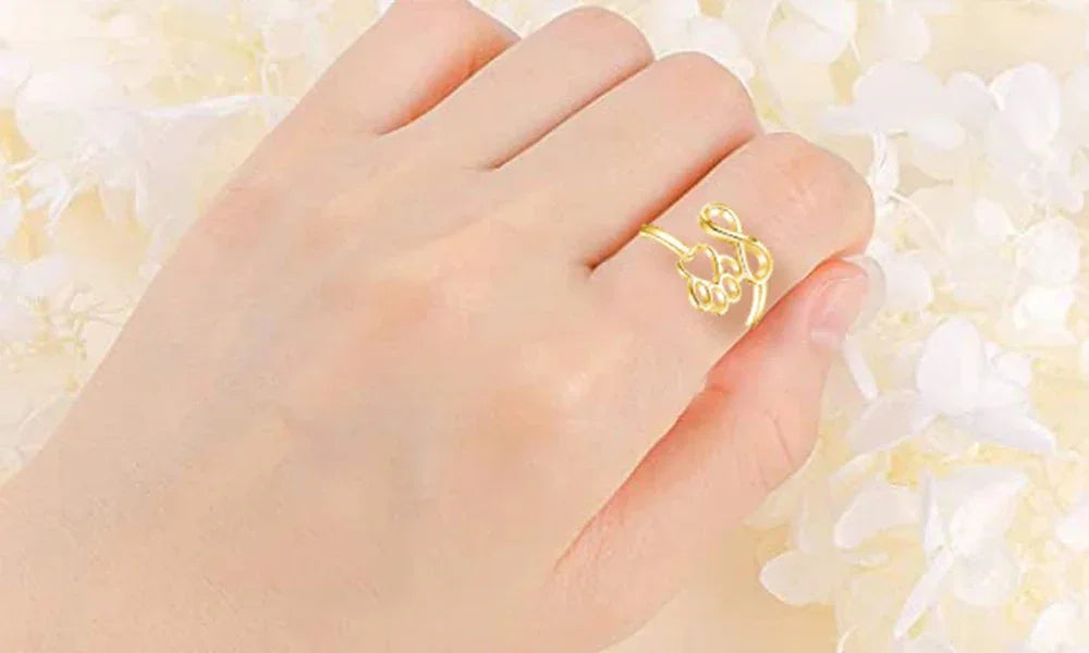 A Stylish Choice to Convey Love & Loyalty: 9K Gold Dog Paw