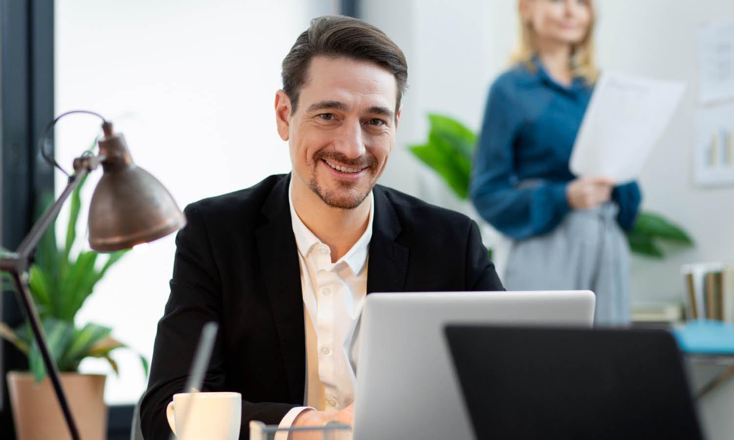 Hire A Logo Designer On 99Designs | Complete Review