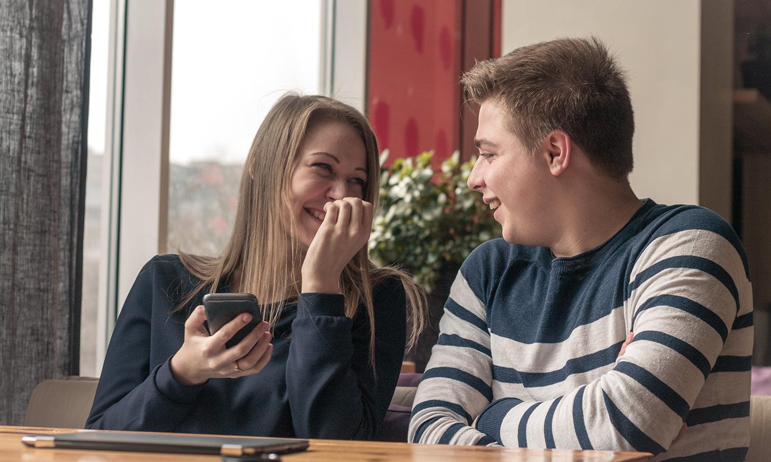 Online Dating for Graphic Designers: Balancing Career and Relationship